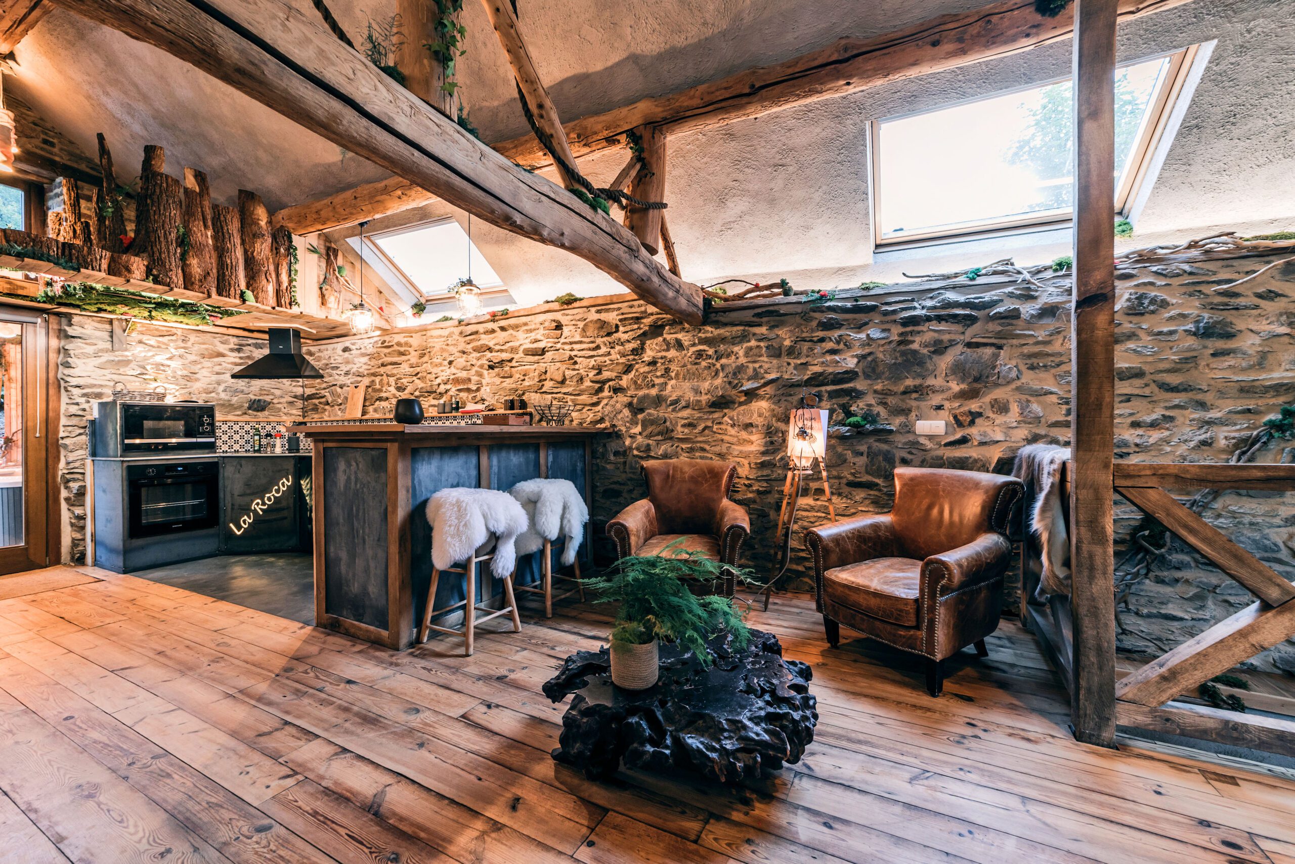 La Roca - Waarom we ervan hielden (2023) - Huisje in Stoumont